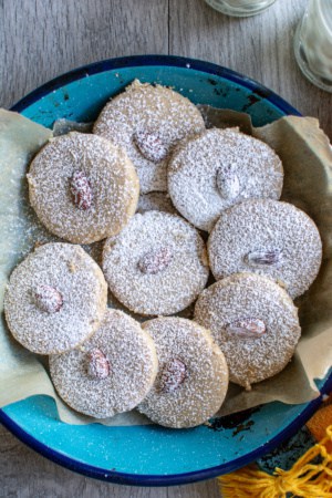 Almond Polvorosas: The Best Venezuelan Cookie Recipe - ¡HOLA! JALAPEÑO