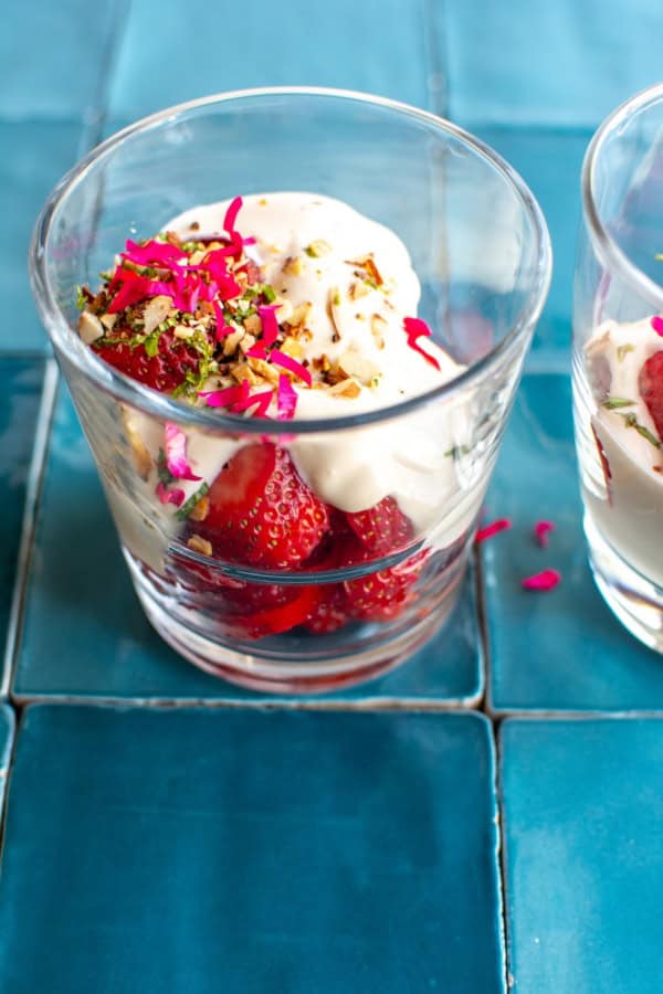 Easy Fresas con Crema Recipe (Strawberries & Cream) - ¡HOLA! JALAPEÑO
